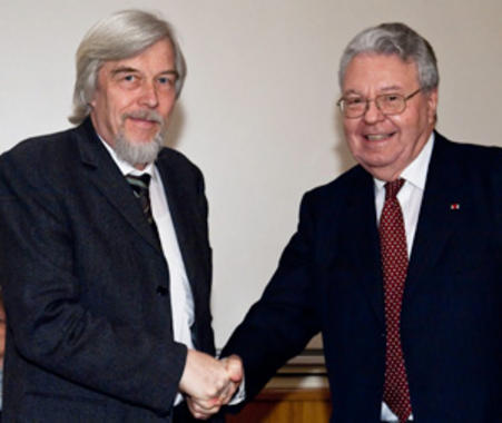 Rolf Heuer toma el relevo de Robert Aymar en la dirección del CERN ...